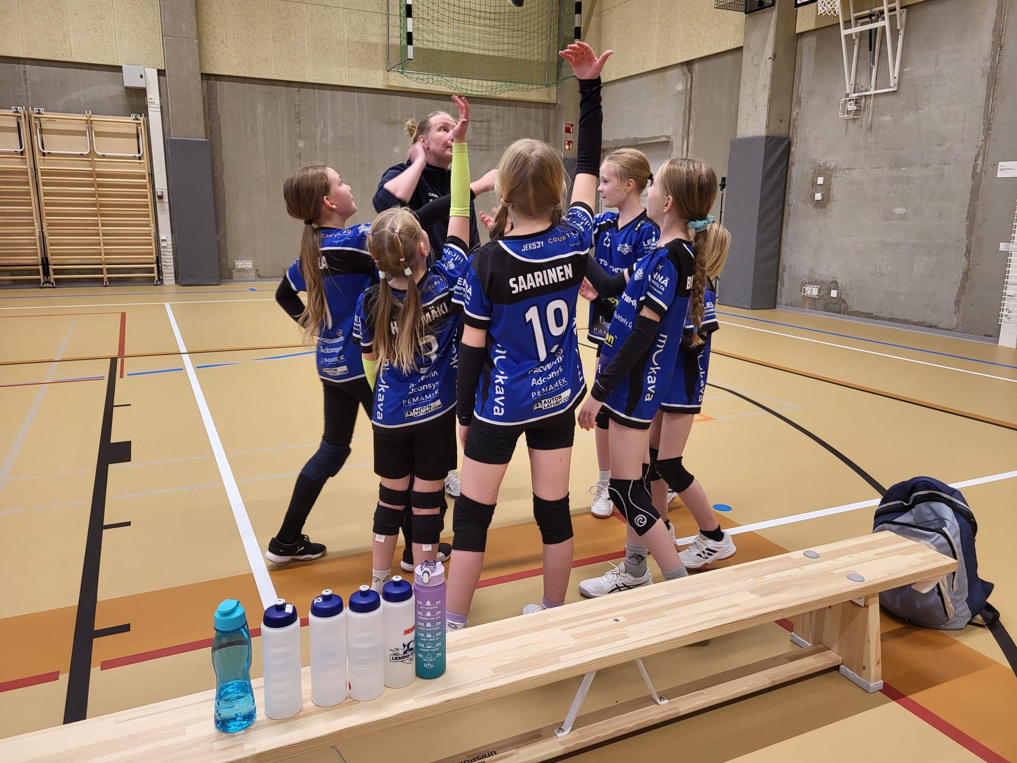 Lempo N1 avasi vierastuplan voitokkaasti, C- ja E-junnuilla turnauksia - Lempo-Volley